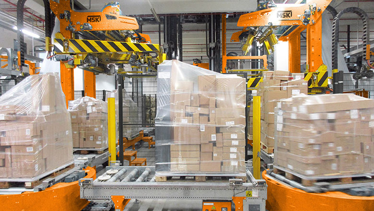 Load securing and pallet logistics for logistic center from a single source